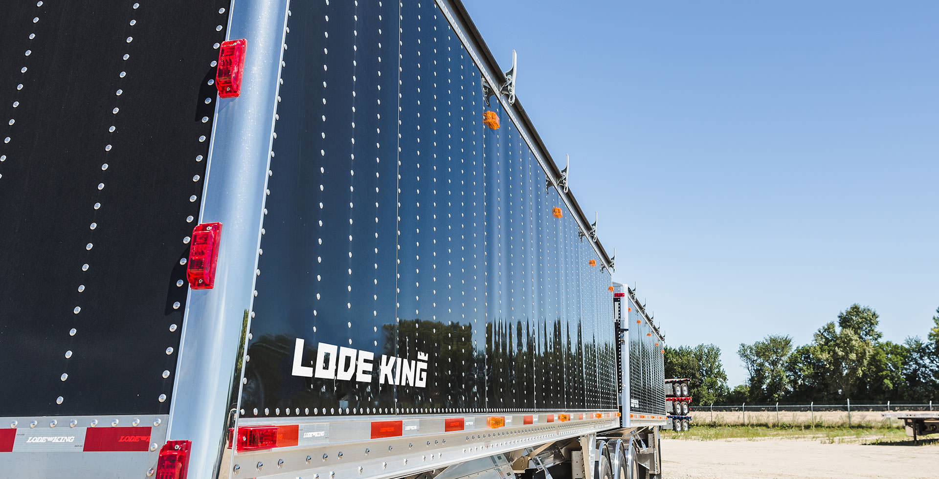 Distinction Aluminum Hopper Trailers - Features - Lode King